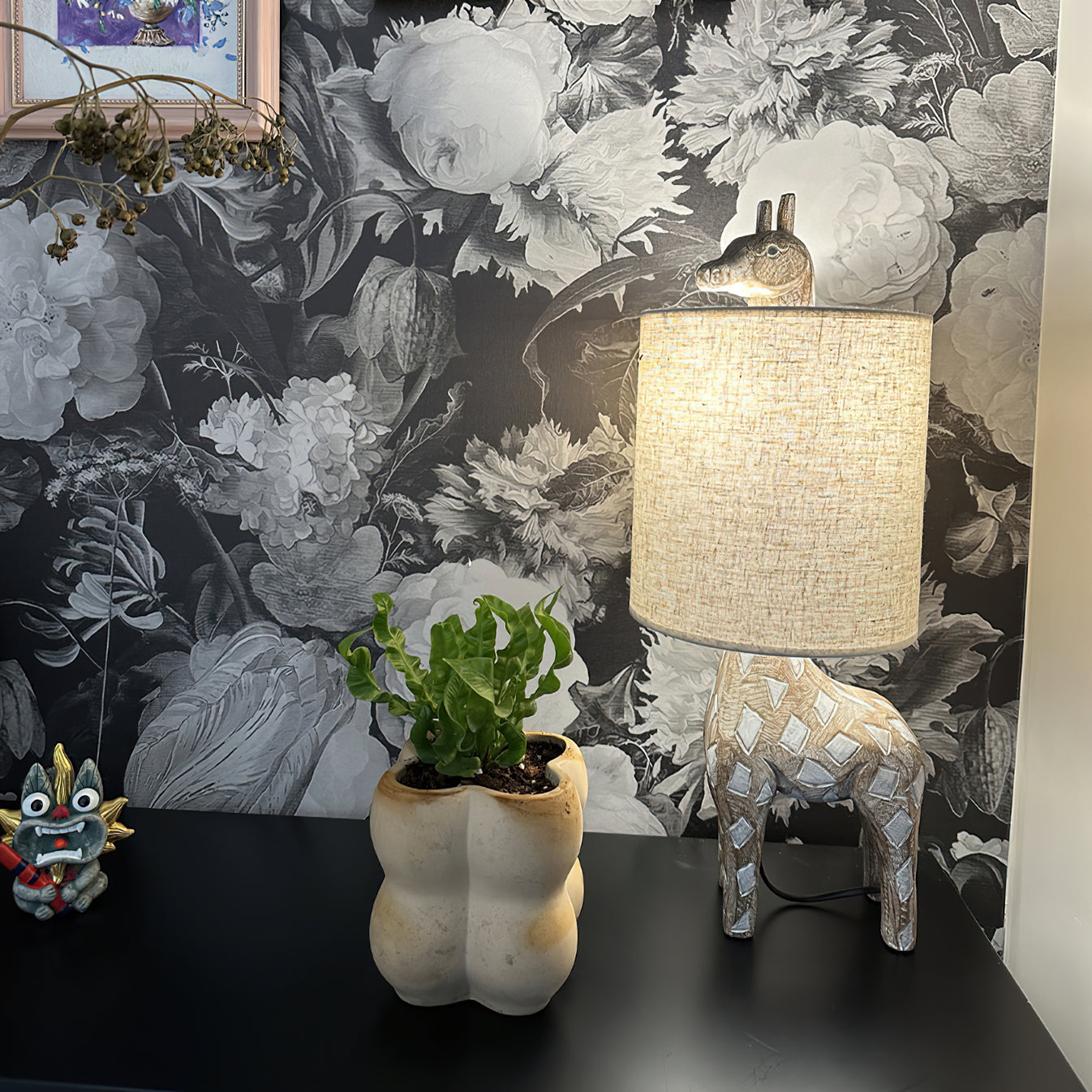 Carved Wood Animal Table Lamp – Radilum