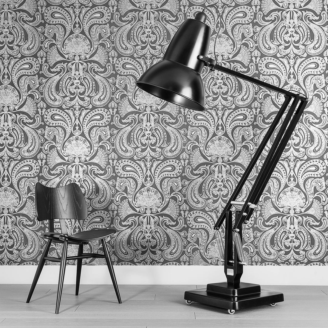 Giant Floor Lamp – Radilum