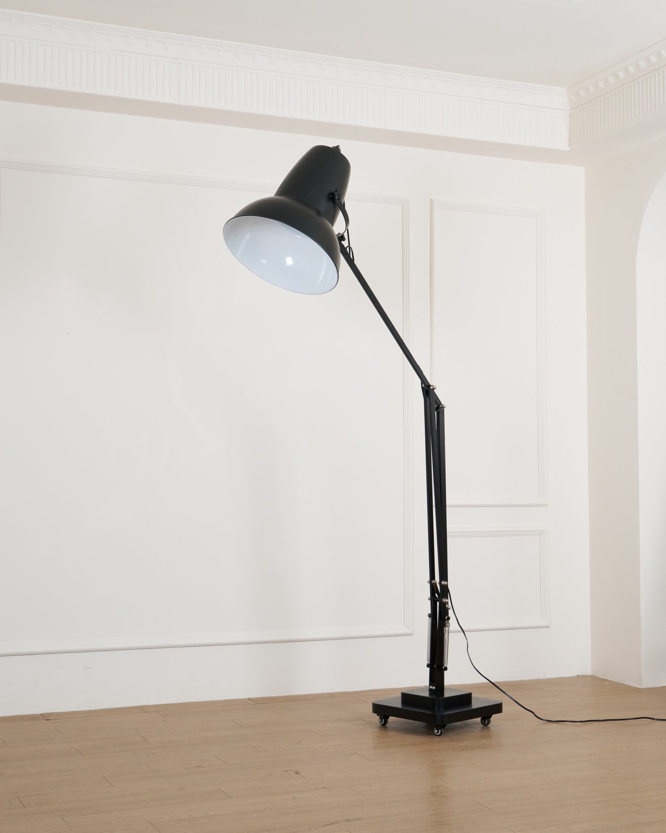 Giant Floor Lamp – Radilum