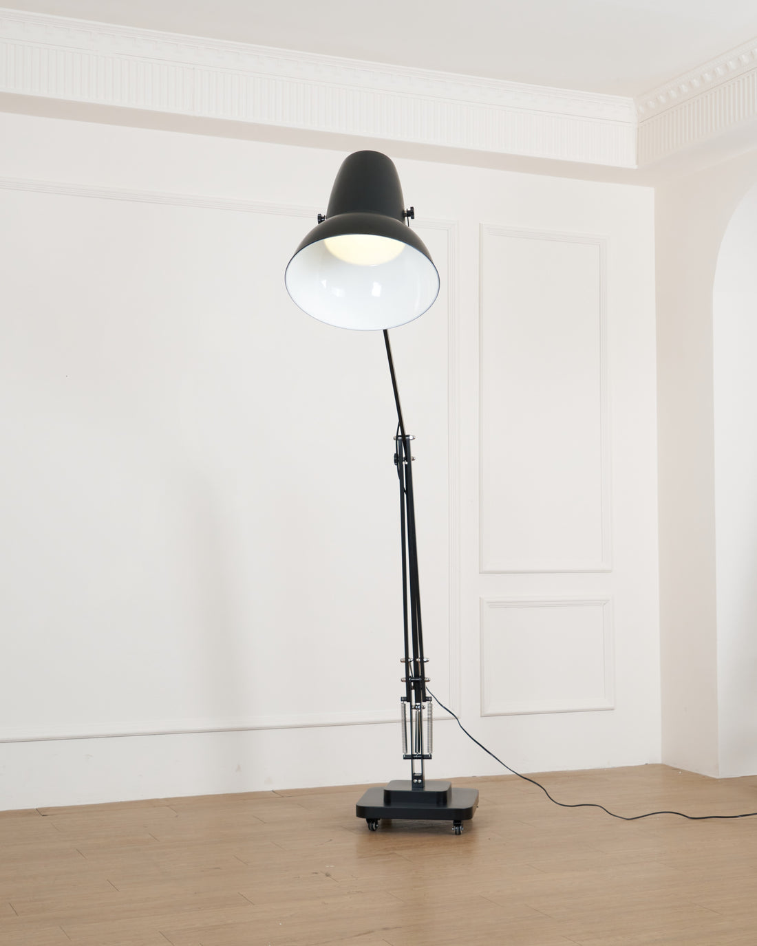Giant Floor Lamp – Radilum