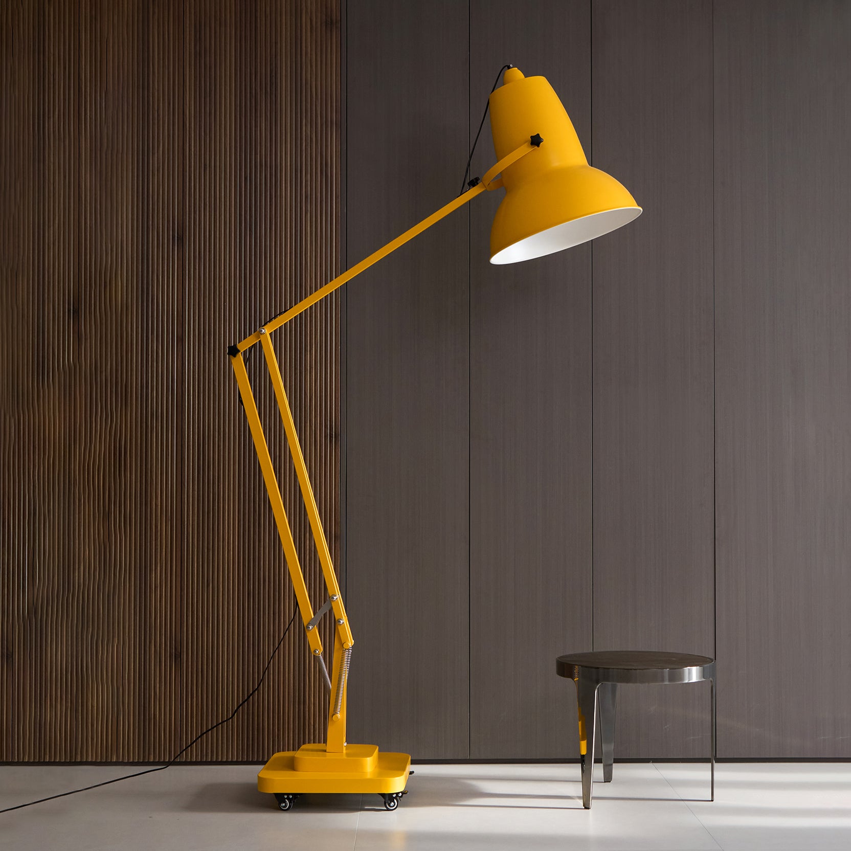 Giant Floor Lamp – Radilum