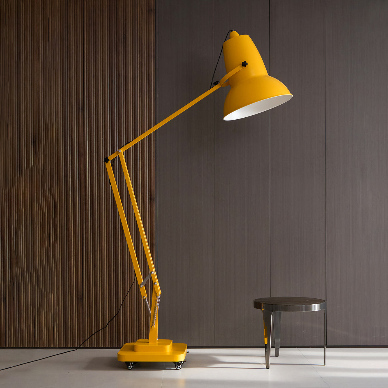 Giant Floor Lamp – Radilum