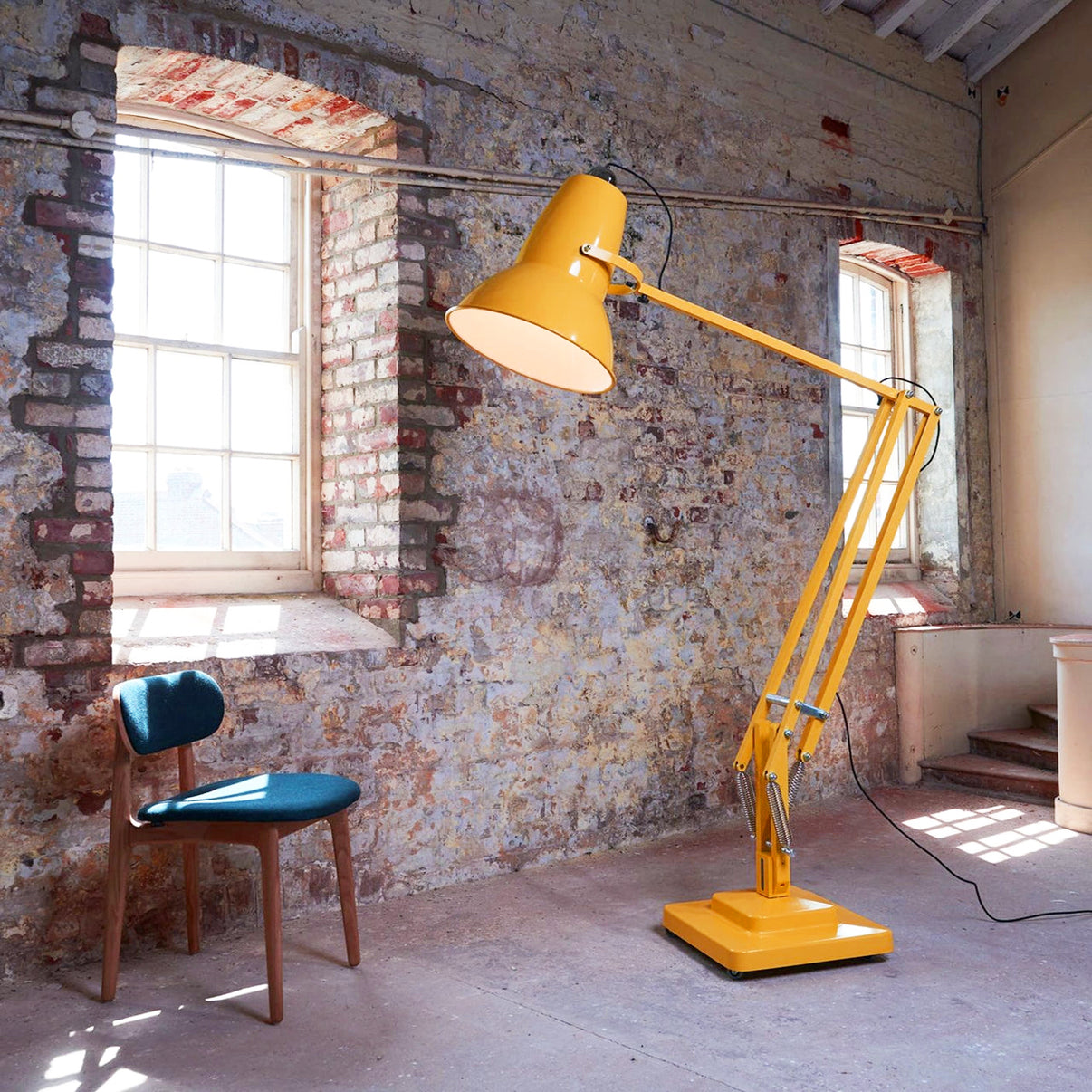 Giant Floor Lamp – Radilum